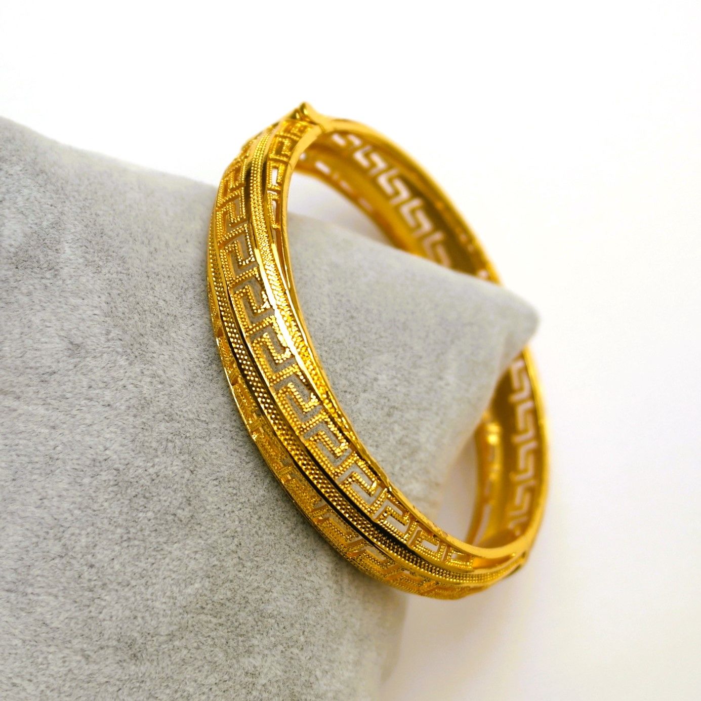 22 Ayar Altın Kaplama 15mm Kelepçe Bilezik AB38 - Pelek Butik